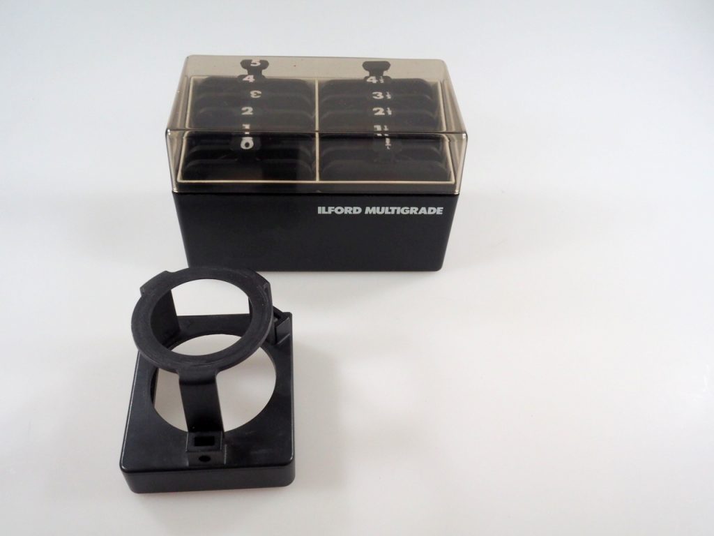 ILFORD BELOW LENS MULTIGRADE FILTER SET kit 2*** – Secondhand Darkroom ILFORD BELOW LENS MULTIGRADE FILTER SET kit 2*** – Secondhand Darkroom